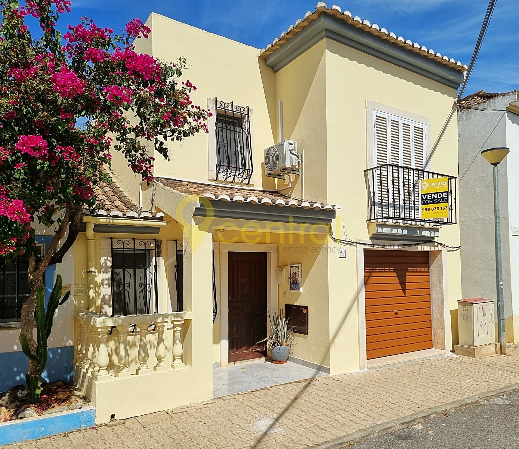 Moradia Familiar T3 na Colina da Asseca • Central Real Estate Agency